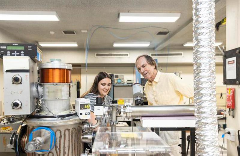 Grad Student Homebrews Cosmic Dust in the Lab